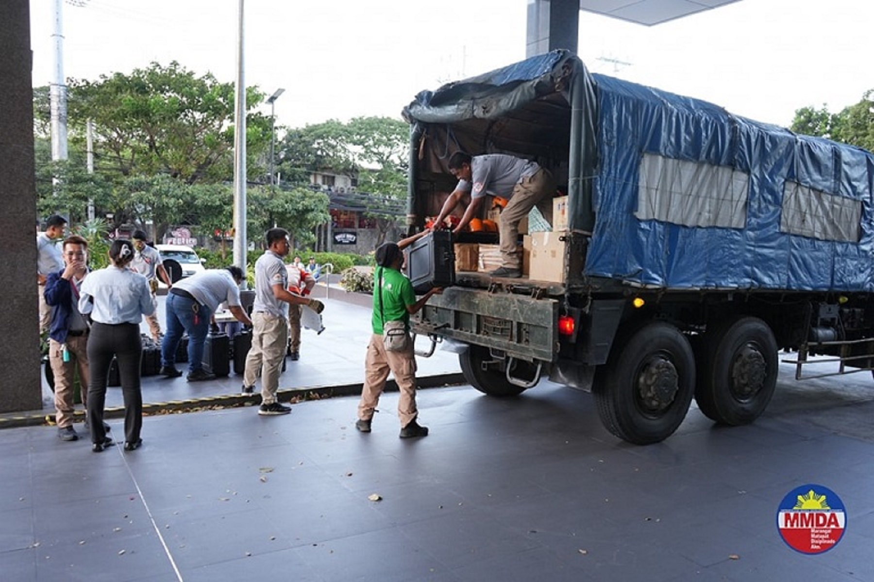 MMDA team, nagdala ng tulong sa Davao region - Philippine Information ... MMDA team, nagdala ng tulong sa Davao region - Philippine Information ...